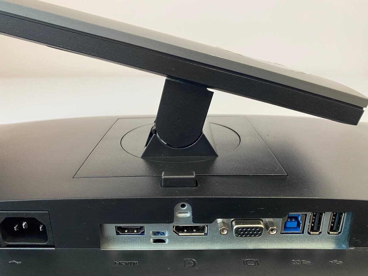 Купити монітор Dell P2217H / 22" (1920x1080) IPS / 2x USB 2.0, 2x USB 3 ...