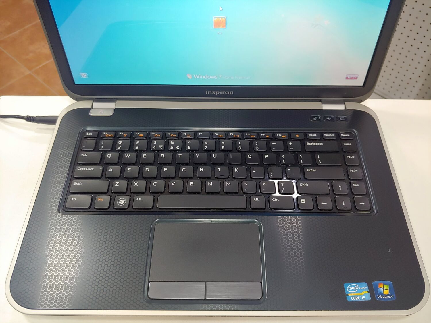 Dell Inspiron 7520 / 15.6 (1366x768) TN / Intel Core i5-3210M (2 (4 ...