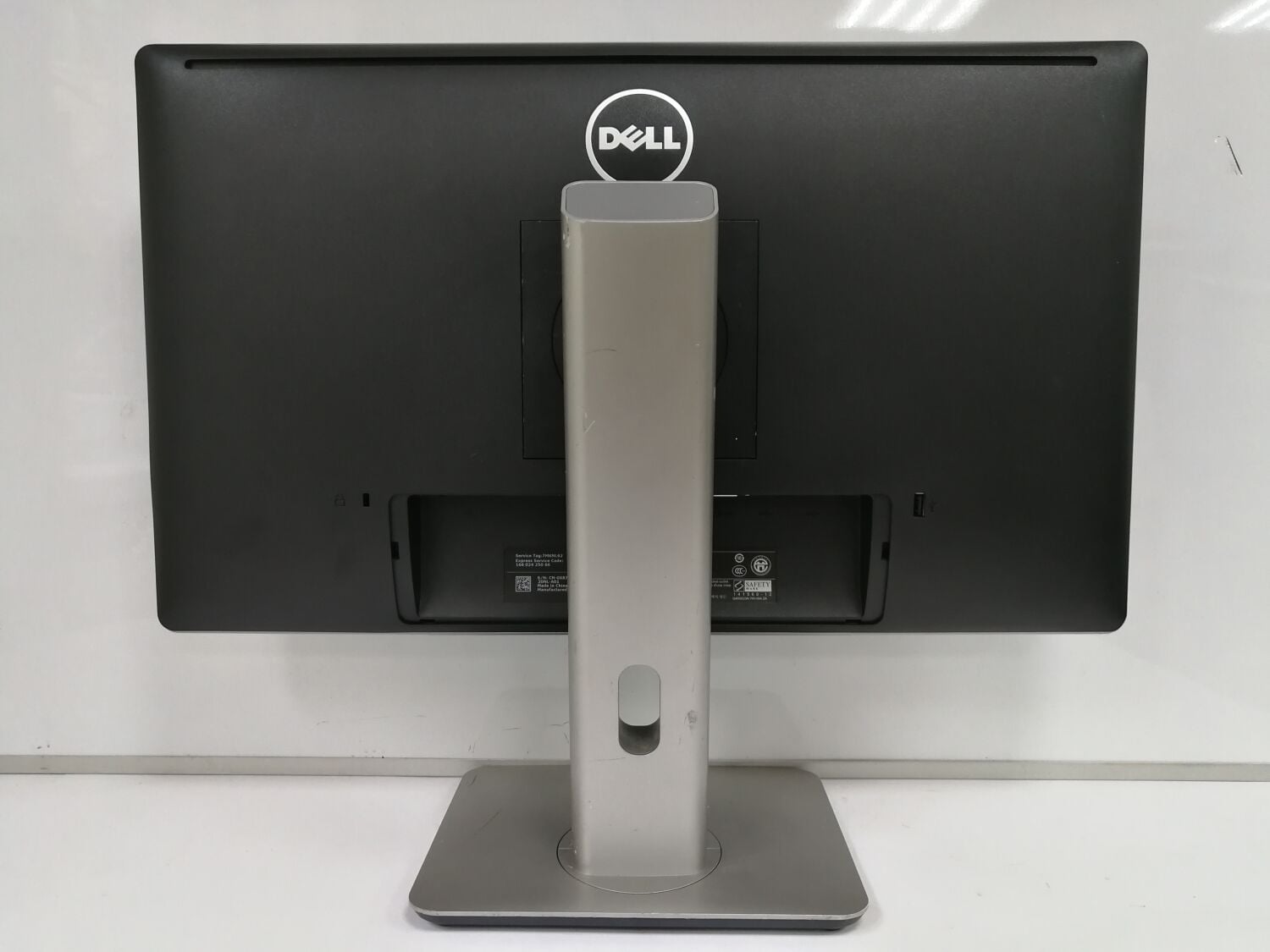 Dell P2314HC / 23" / 1920х1080 (16:9) WLED IPS / DVI, VGA, DP, USB Hub
