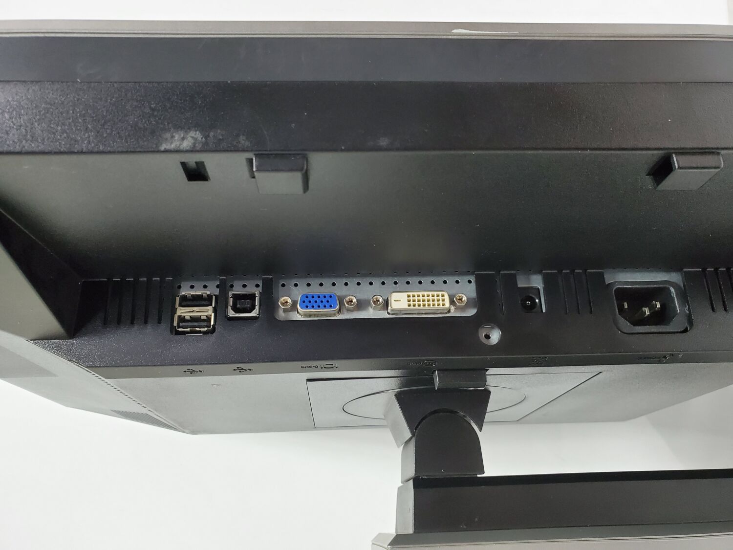 Купить монитор Dell 2209WA с E-IPS CCFL матрицей в Украине
