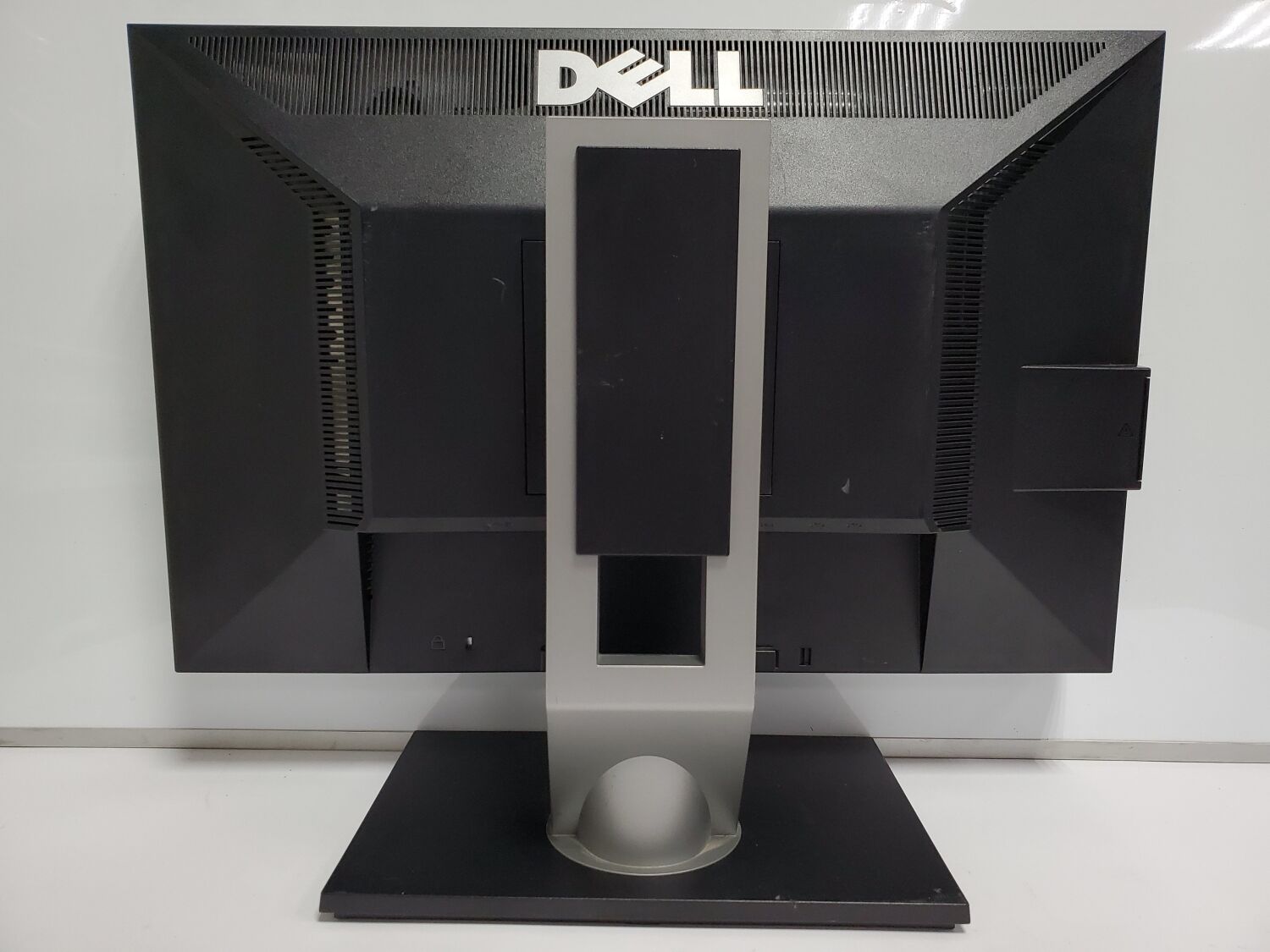 Купить монитор Dell 2209WA с E-IPS CCFL матрицей в Украине