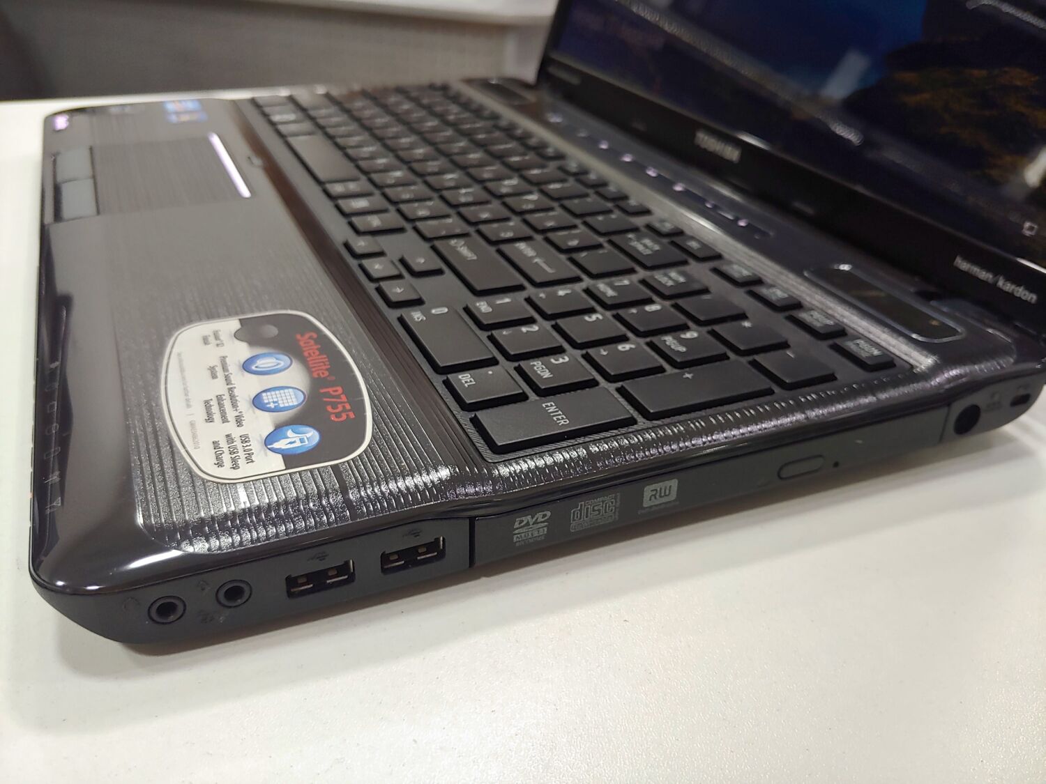 Toshiba Satellite P755 / 15.6" (1366x768) TN / Intel Core i7-2670QM (4 ...