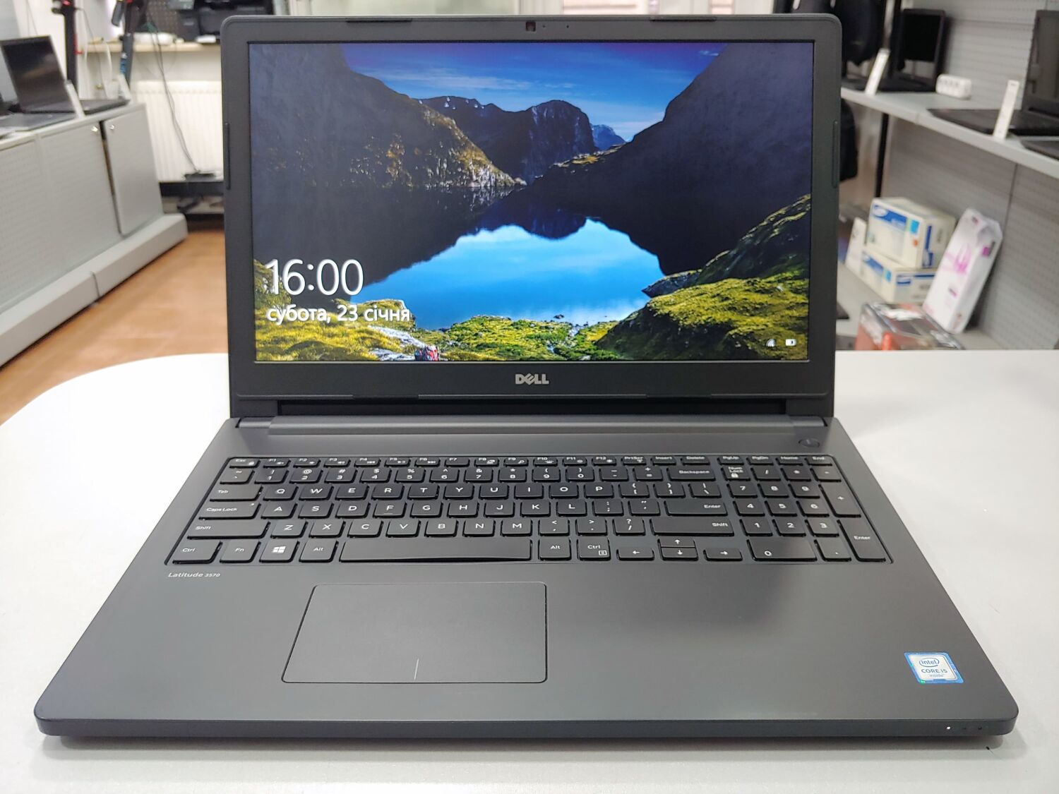 Ноутбук Dell Latitude 3570 / 15.6" (1366x768) TN / Intel Core i5-6200U (2 (4) ядра по 2.3 - 2.8 ...