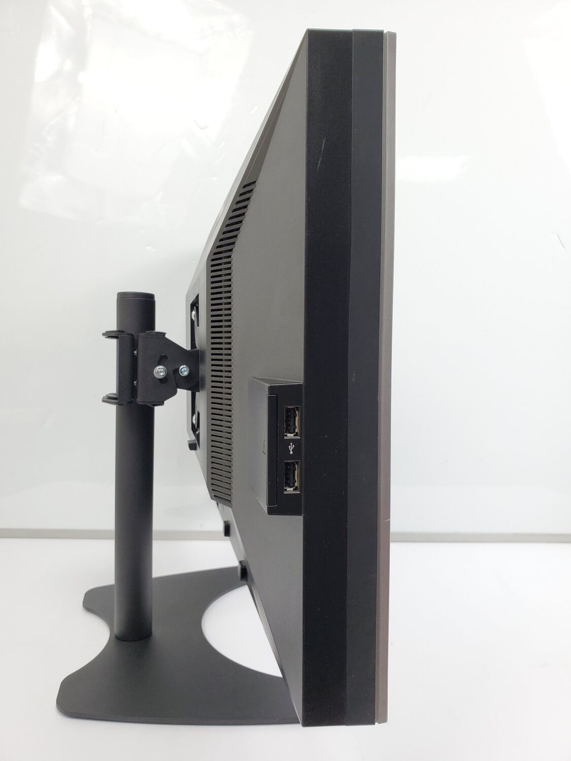 Монитор Dell 2209WA с 22" (1680x1050) E-IPS CCFL матрицей в Украине