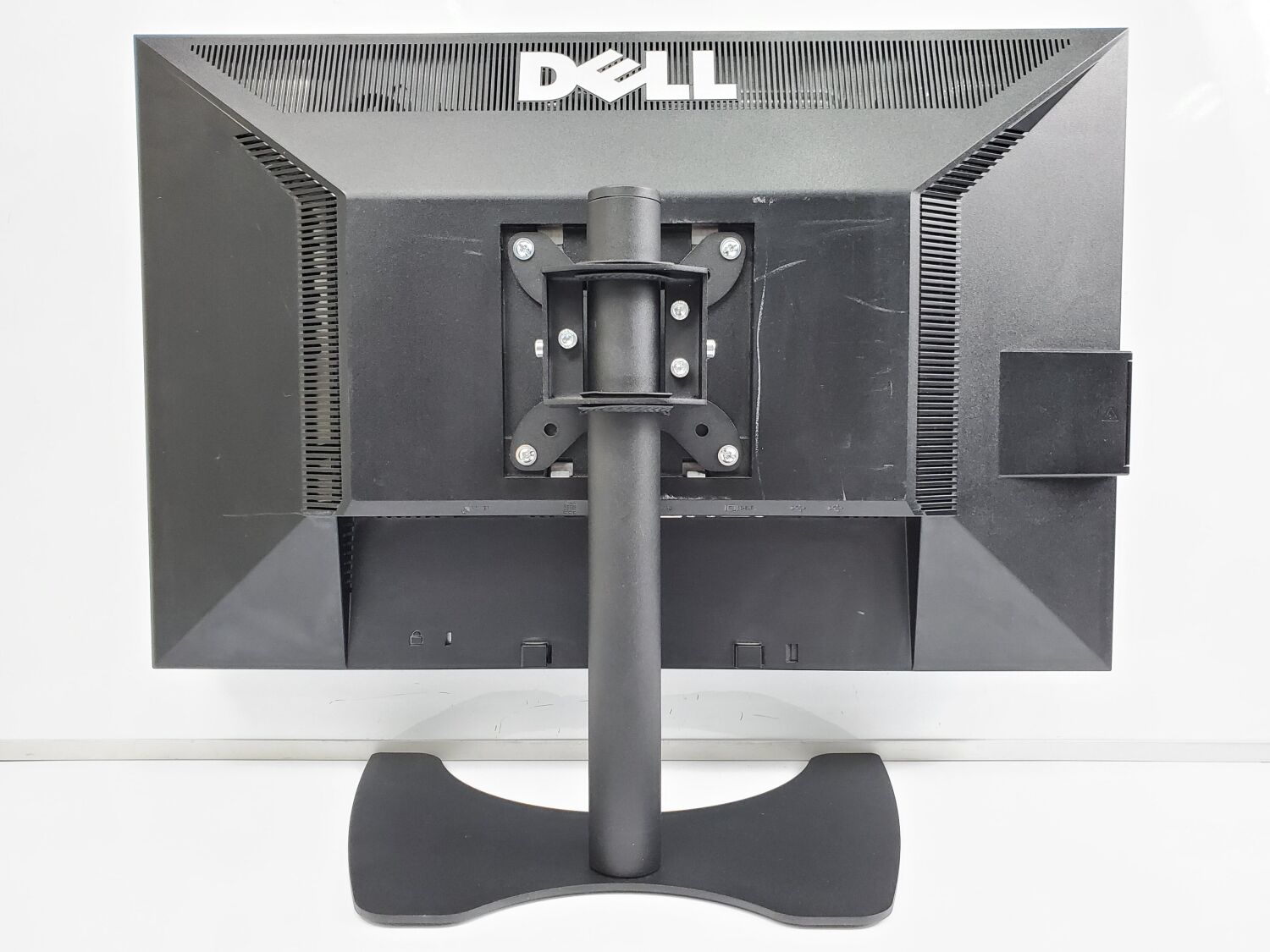 Монитор Dell 2209WA с 22" (1680x1050) E-IPS CCFL матрицей в Украине