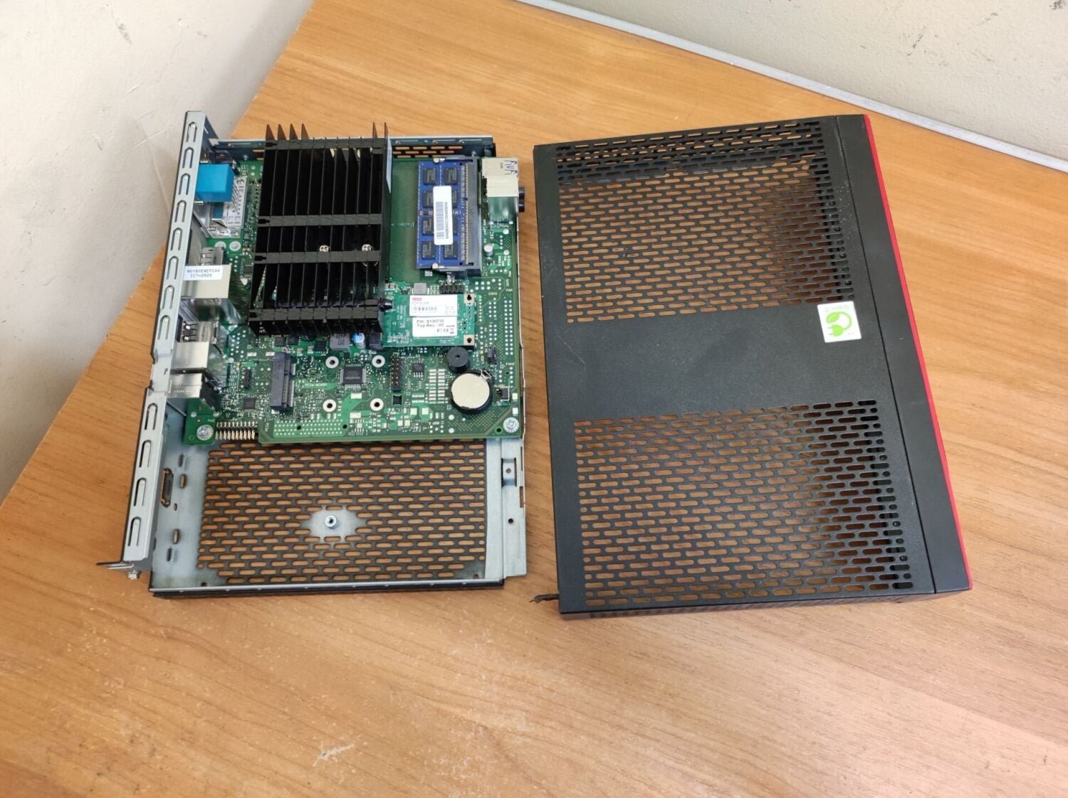 Купить тонкий клиент Fujitsu Futro S720 USFF / AMD GX-222GC (2 ядра по ...