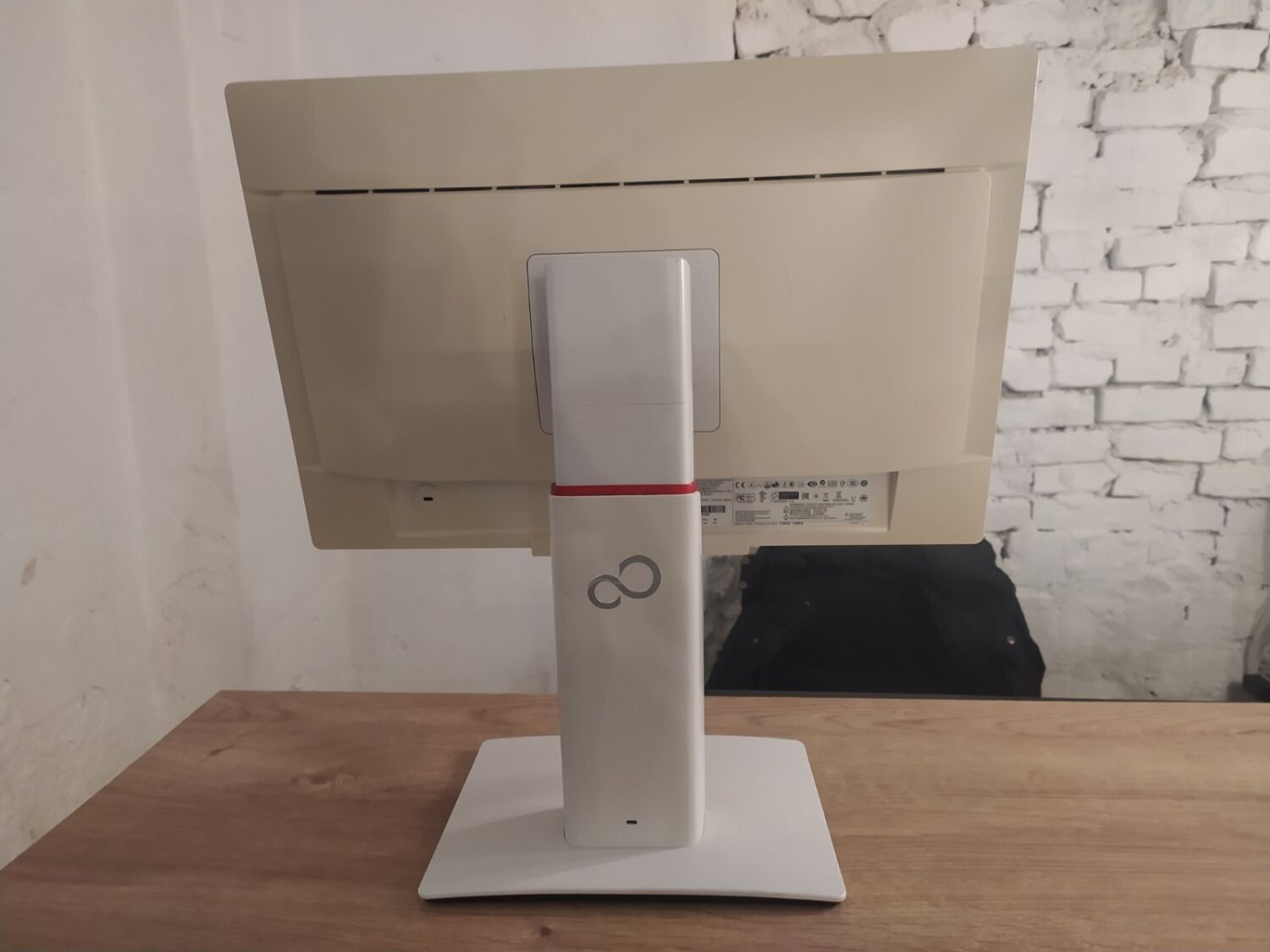 Купити монітор Fujitsu B22W-7 на 22 дюйма в Україні для роботи і дому