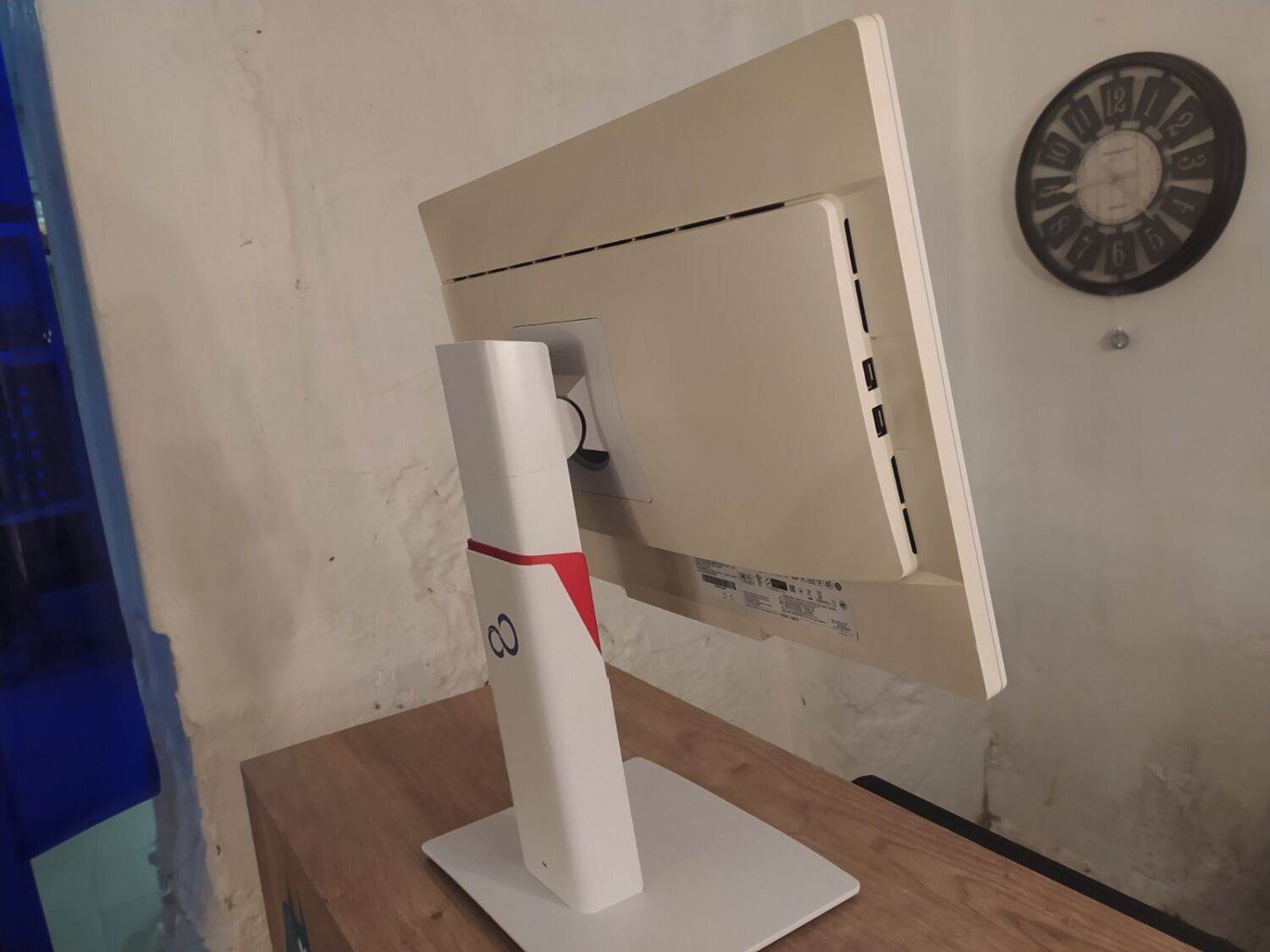 Купить монитор Fujitsu B22W-7 на 22 дюйма в Украине для работы и дома