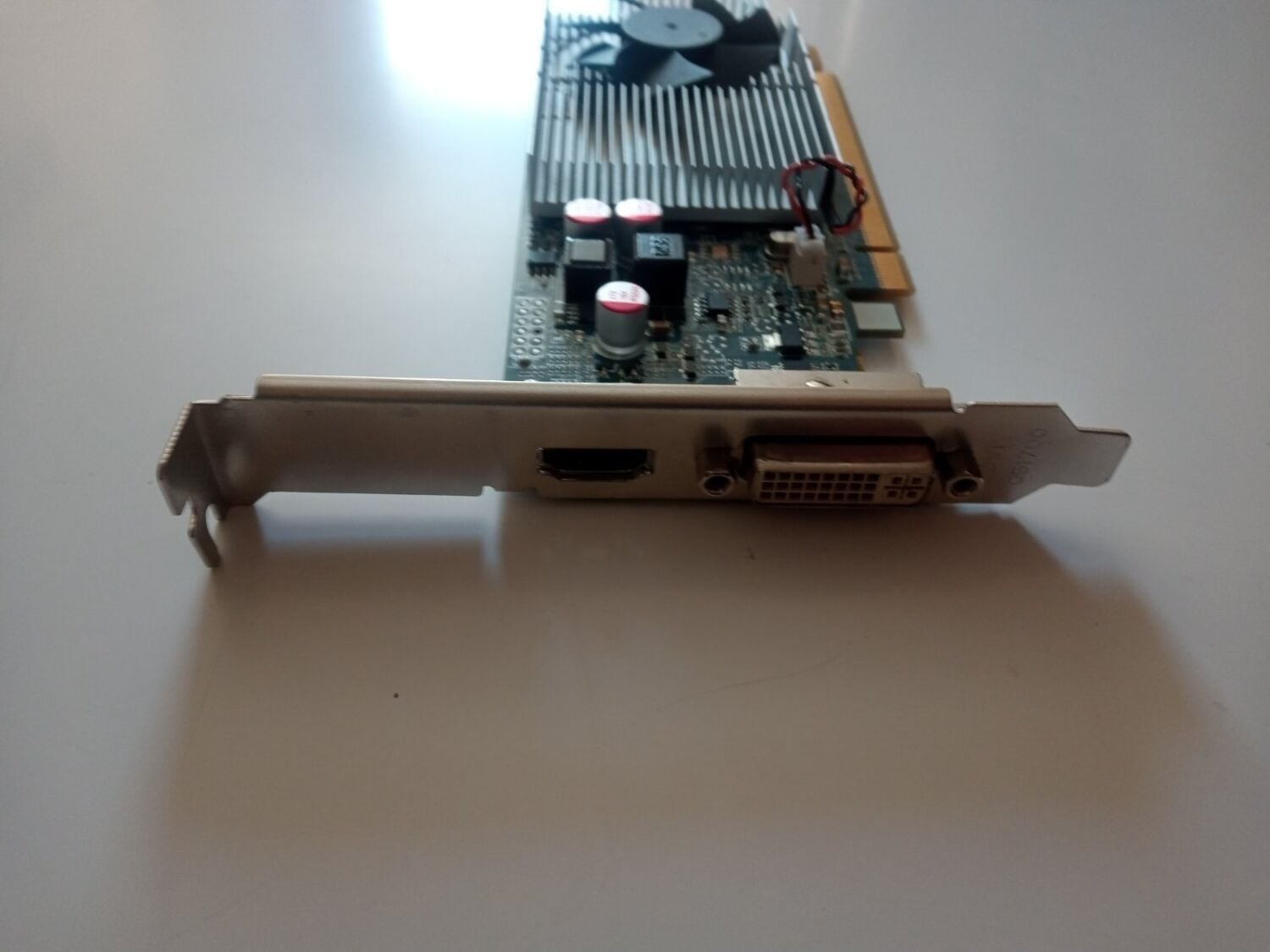 Купити дискретну відеокарту AMD Radeon R5 310, 2 GB DDR3, 64-bit / 1x ...