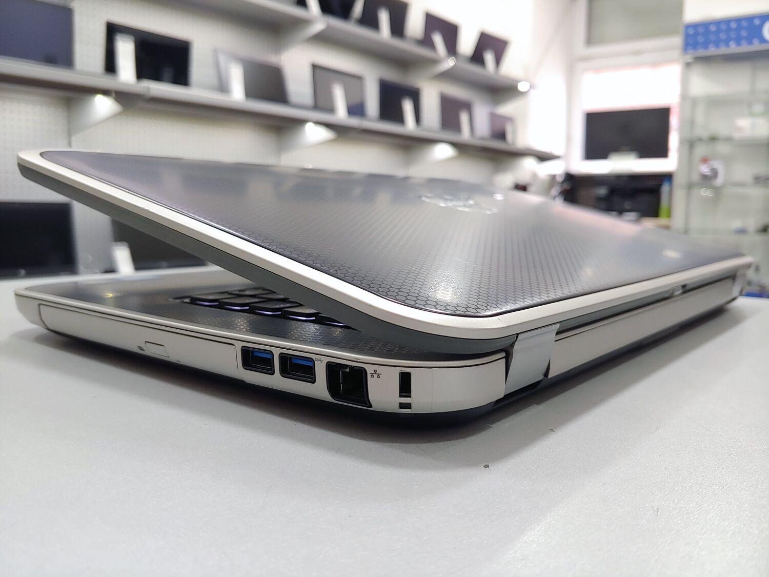 Dell Inspiron 7520 / 15.6" (1920x1080) TN / Intel Core i5-3210M (2 (4 ...