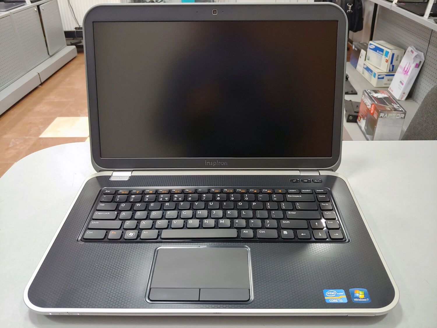 Dell Inspiron 7520 / 15.6" (1920x1080) TN / Intel Core i5-3210M (2 (4 ...