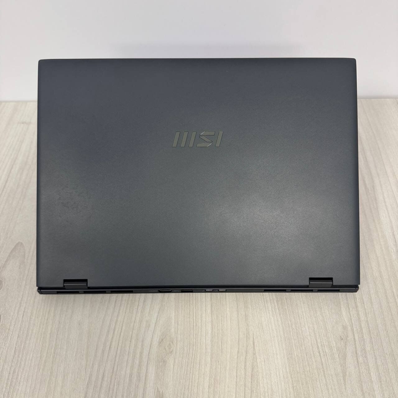 Купить ультрабук MSI Prestige 16 AI Evo B1M / 16" (3840x2400) OLED ...