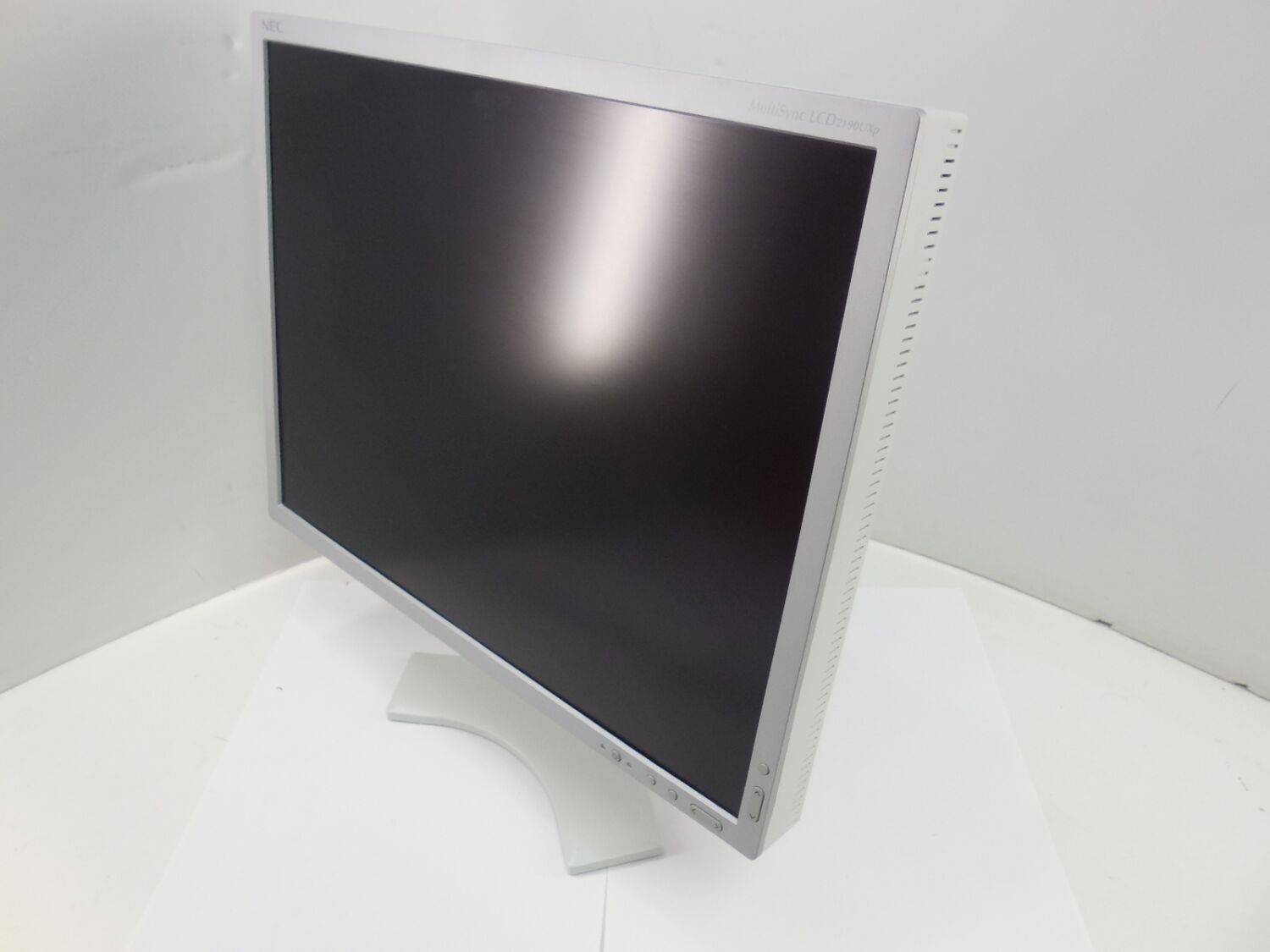 Монитор NEC MultiSync 2190UXp / 21.3" / 1600x1200 (4.3) / AC, VGA, DVI ...