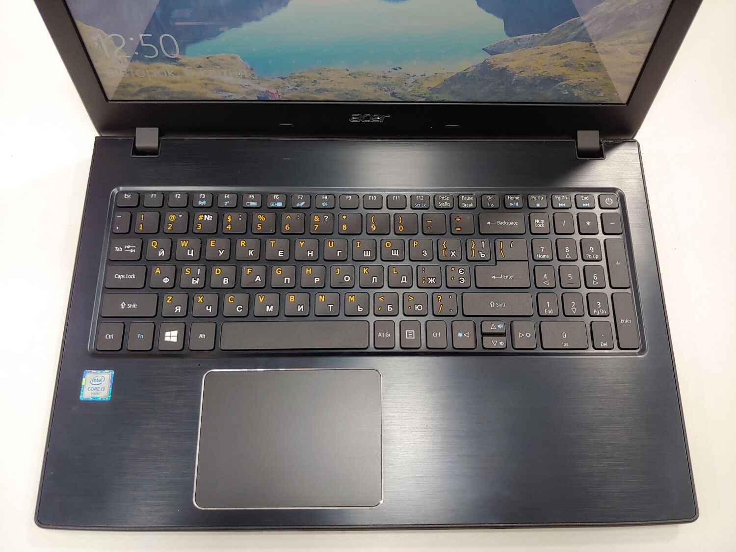 Ноутбук Acer Aspire E5-575T / 15.6" (1366x768) TN Touch / Intel Core i3-6006U (2(4) ядра по 2.0 ...