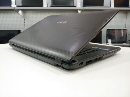 Asus K73E-BBR7 / 17.3" (1600x900) TN / Intel Core i3-2350M (2(4) ядра ...